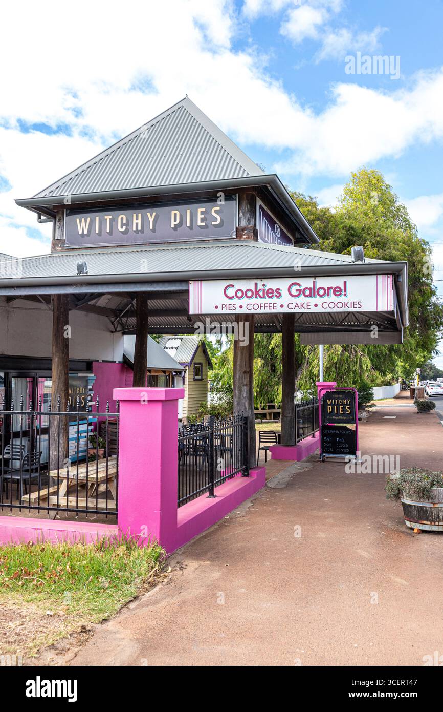 The Witchy Pies & Cakery beside the Bussell Highway, Witchcliffe, Rosa ...
