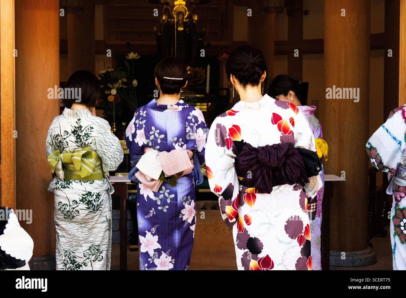Travelers japanese women people wear traditional clothes kimono yukata ...