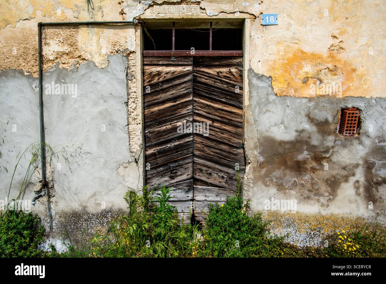 Country crumbling hi-res stock photography and images - Alamy