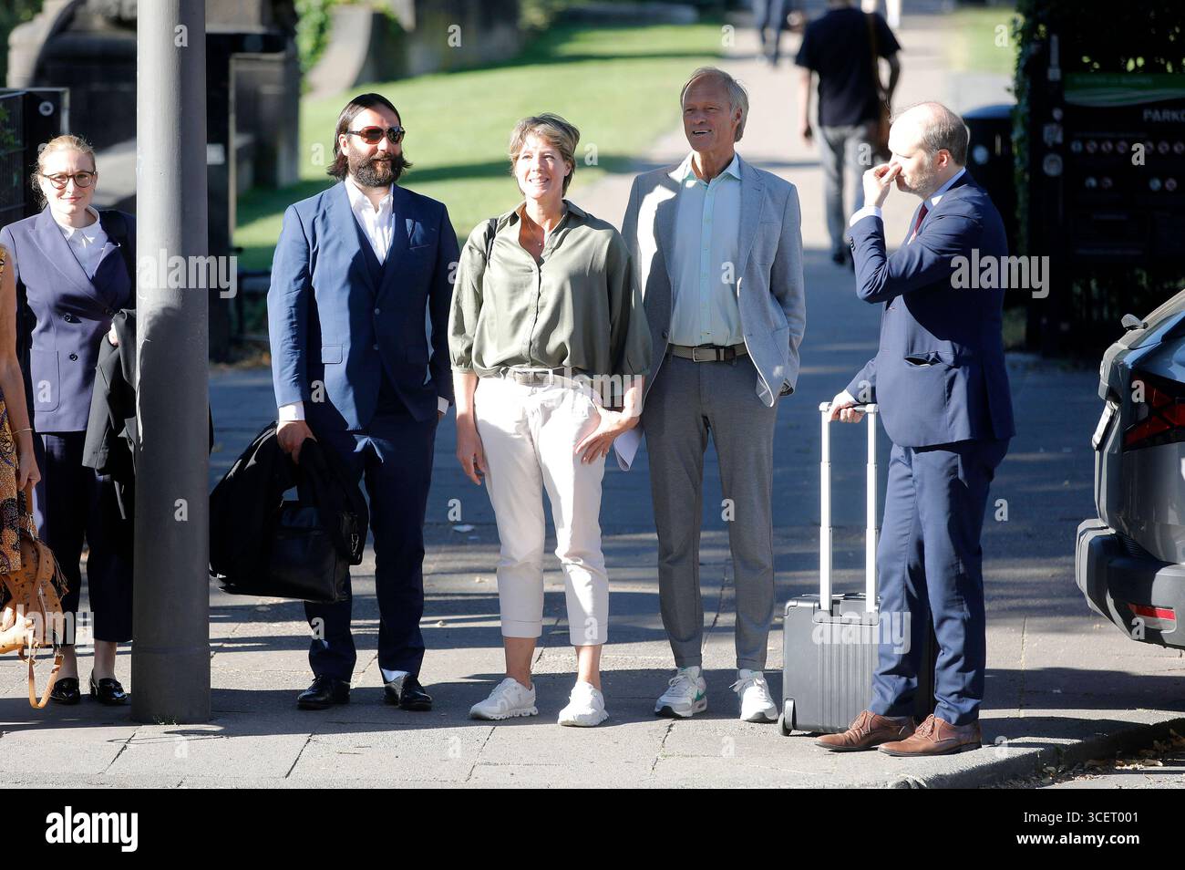 Christina Block und Gerhard Delling mit ihren Verteidigern Paula ...