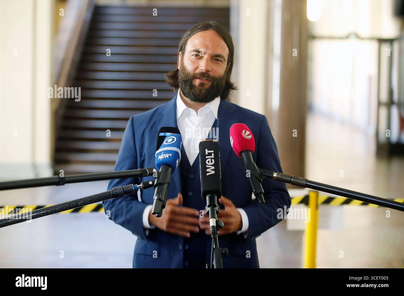 Verteidiger Ingo Bott beim Pressestatement zum Prozess wegen ...