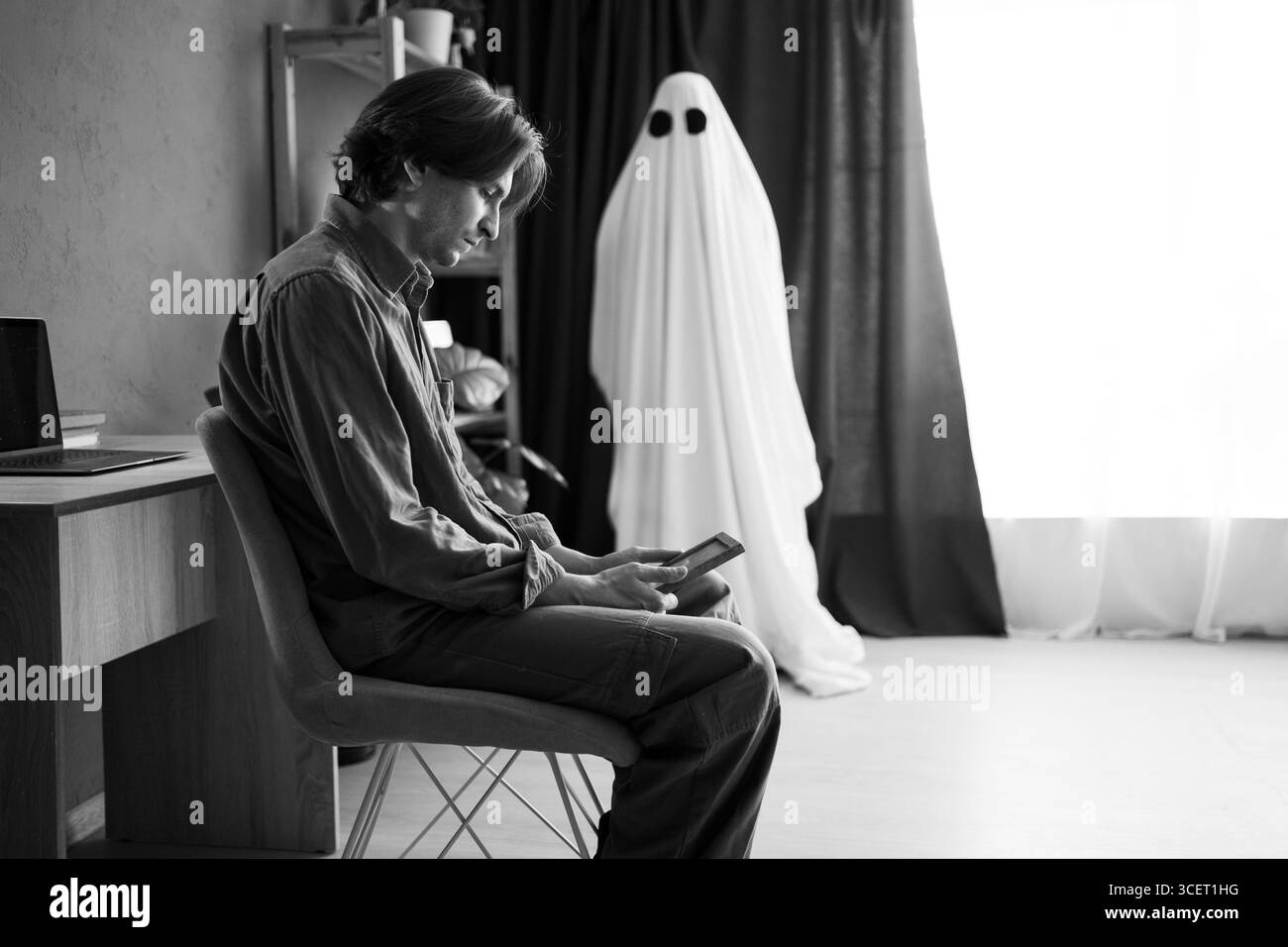 Unseen love Black and White Stock Photos & Images - Alamy