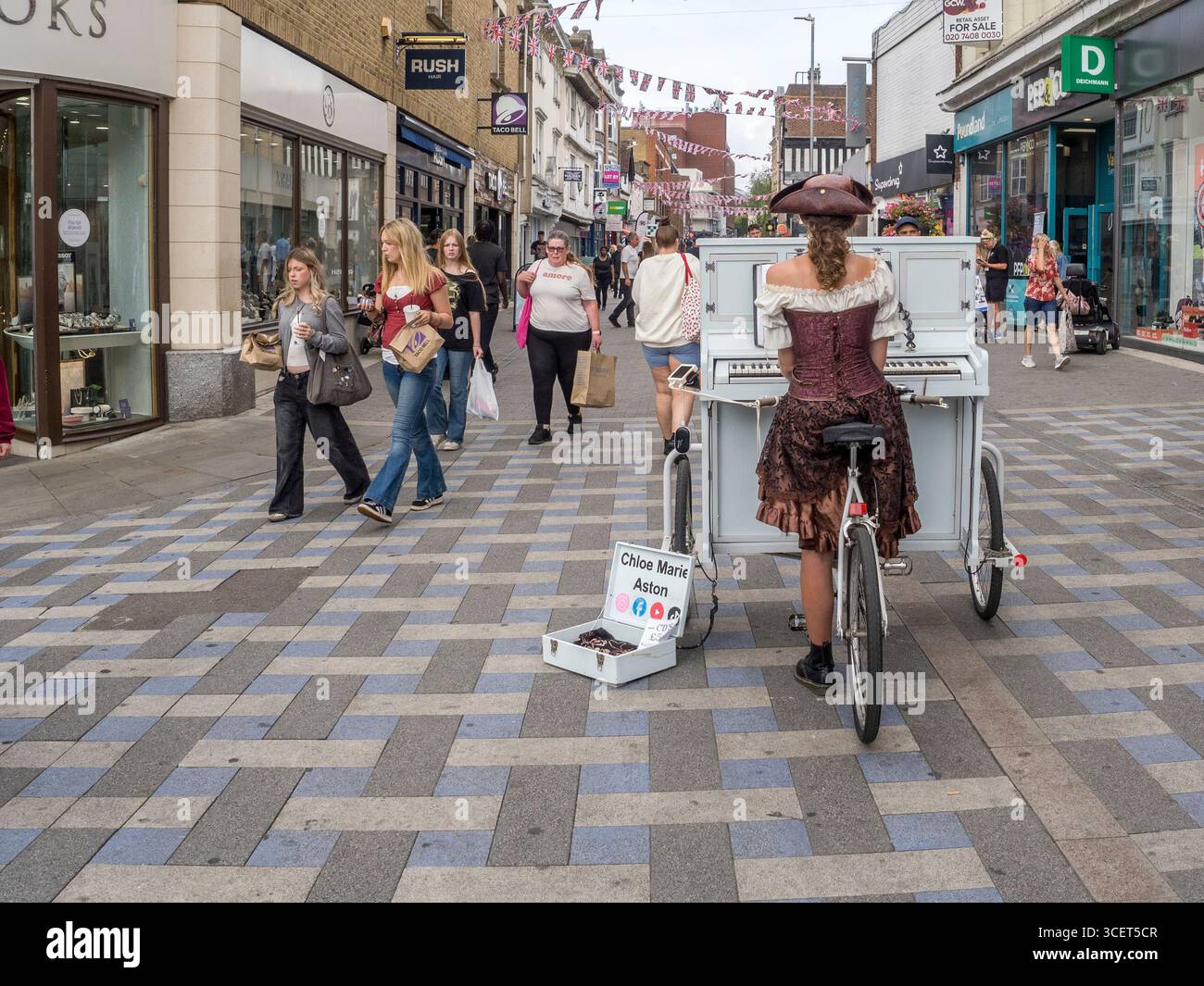 21 yr old girl hi-res stock photography and images - Alamy