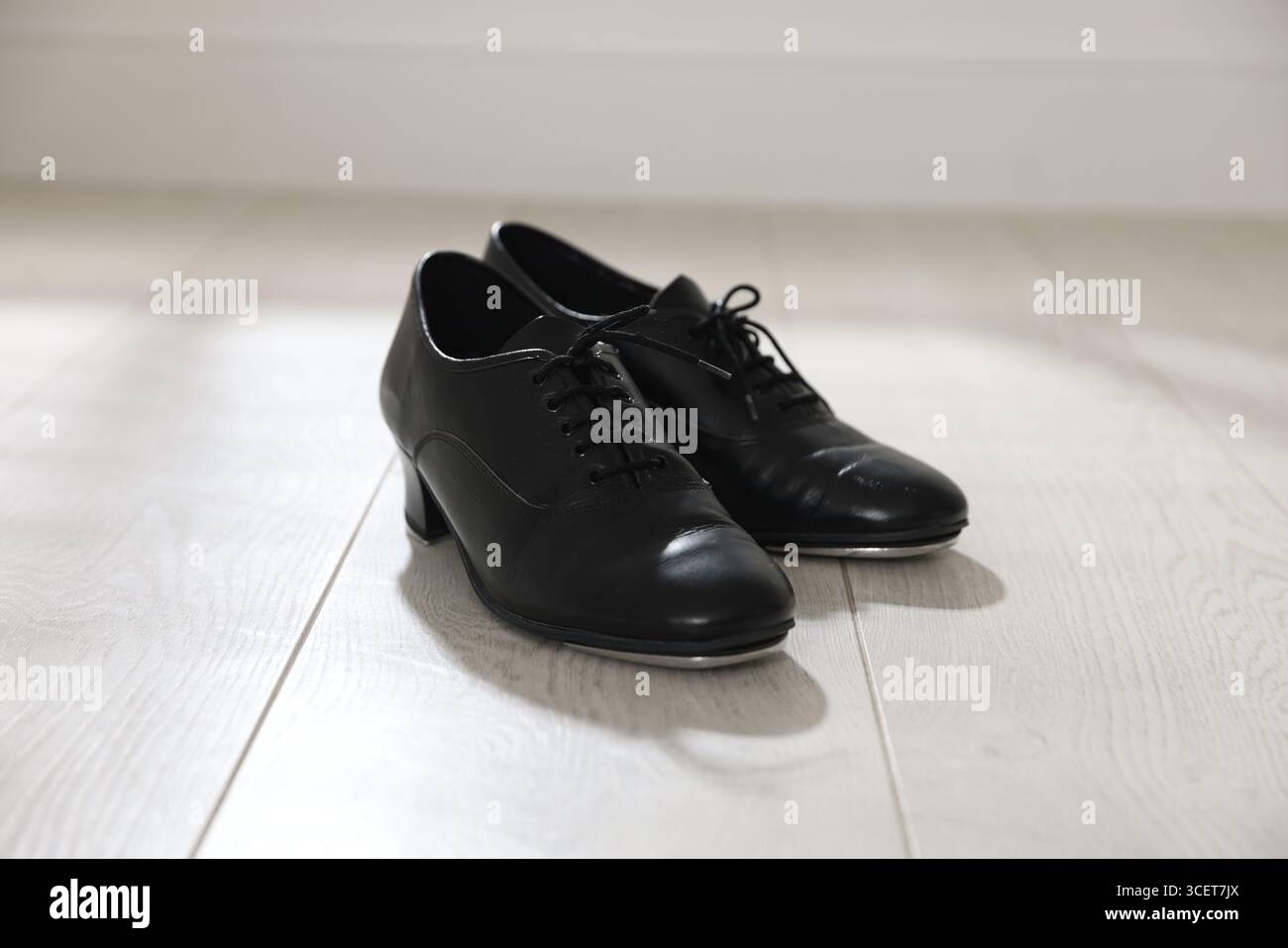 Tap dance hi-res stock photography and images - Alamy