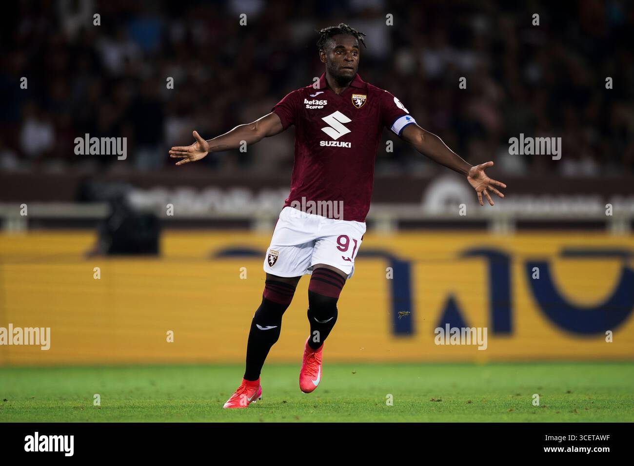 Duvan Zapata of Torino FCt gestures during the Coppa Italia football ...