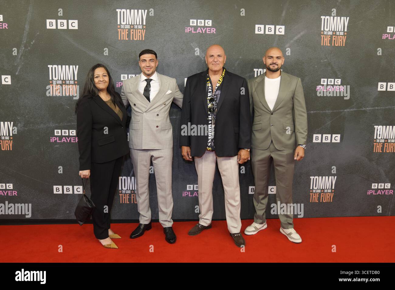 Tommy Fury (2nd left) with mother Chantal (left), father John (2nd ...