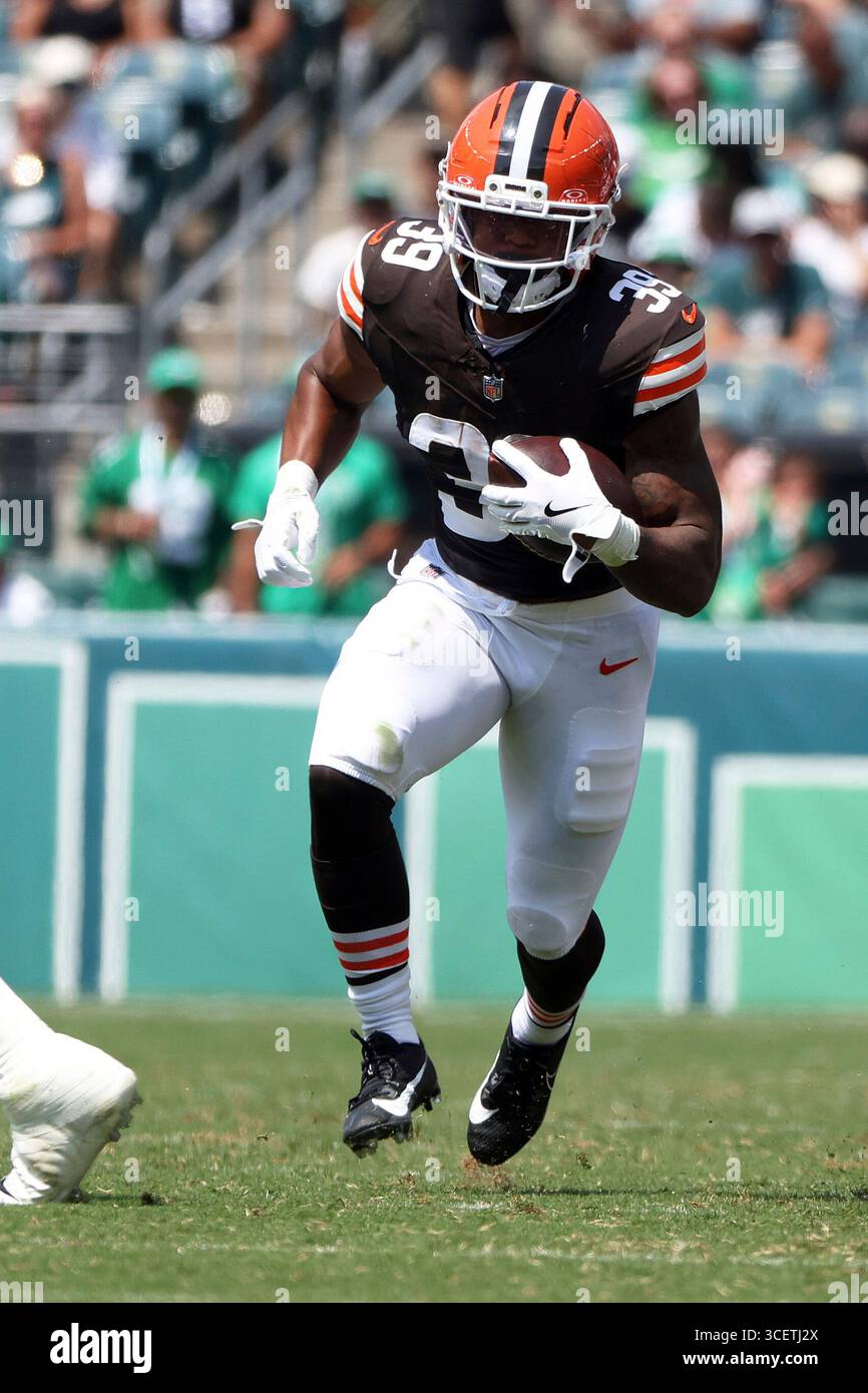 Cleveland Browns running back Ahmani Marshall (39) runs with the ball ...