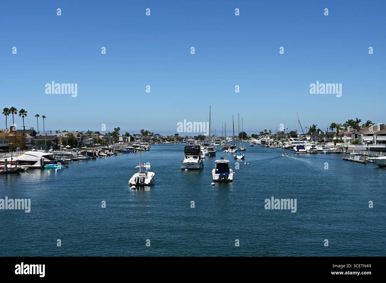 NEWPORT BEACH, CALIFORNIA - 01 AUG 2025: Looking up Beacon Bay between ...