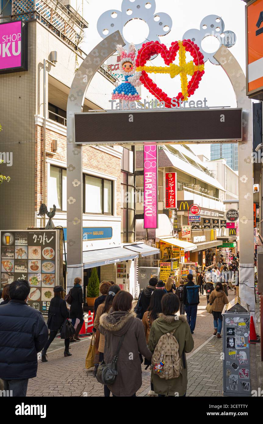 Entrance archway sign welcoming crowds of people to Takeshita Street ...