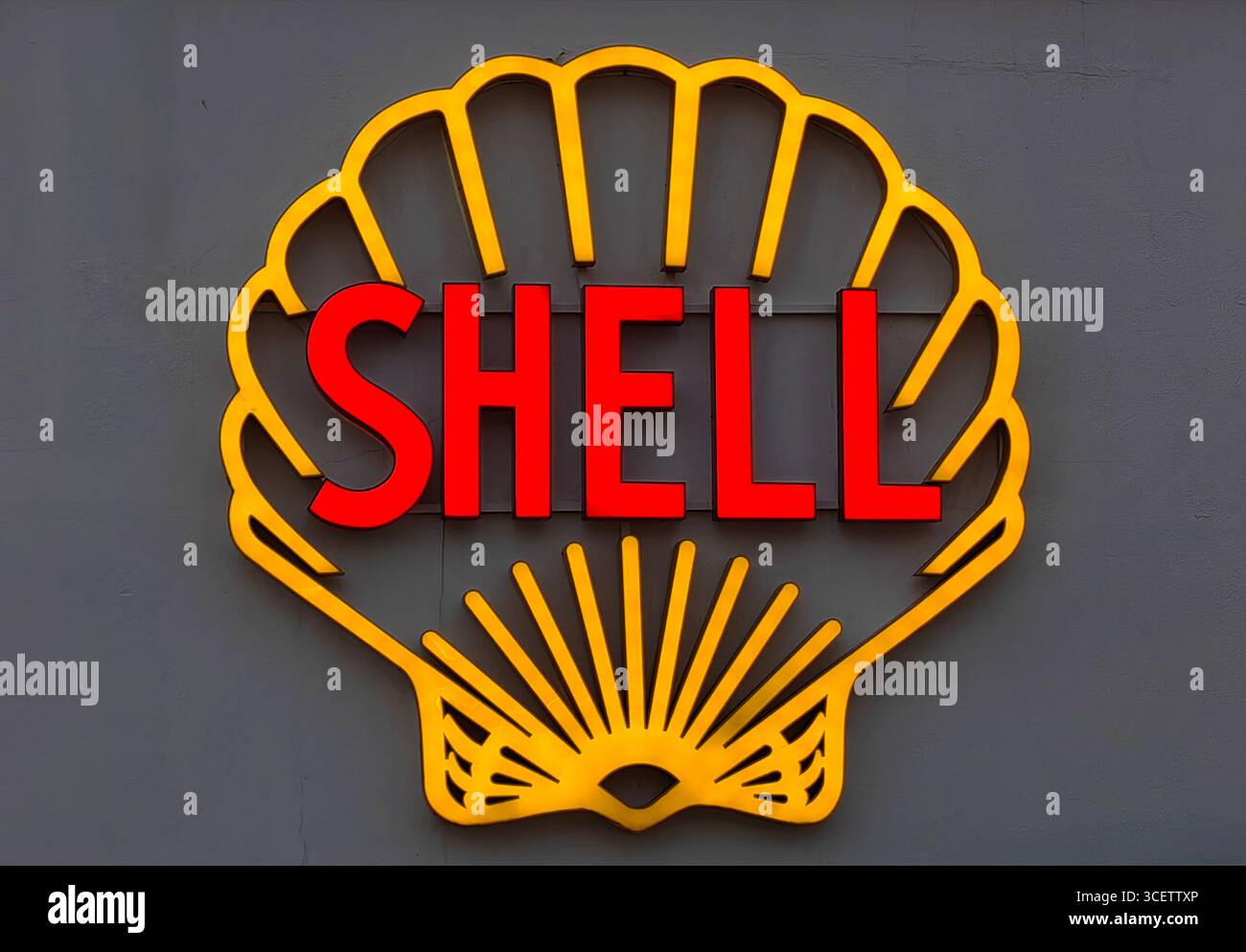 Shell Logo on Gray Wall – Iconic Fuel Symbol Stock Photo - Alamy