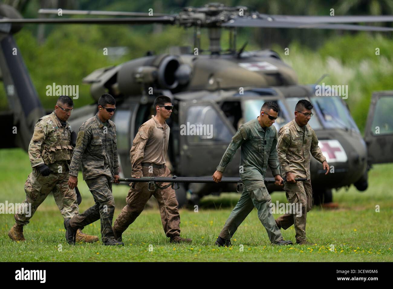 Panamanian and U.S. service members participate in joint military ...