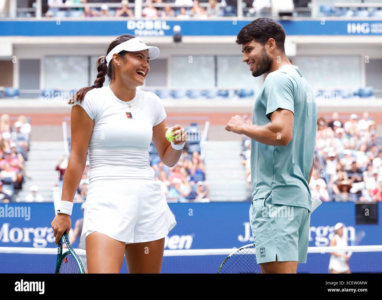 Emma Raducanu of Great Britain and Carlos Alcaraz of Spain celebrate ...