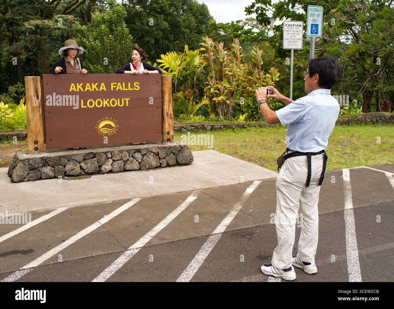 Japanese tourist posing by the sign for Akaka Falls Lookout, South Hilo ...