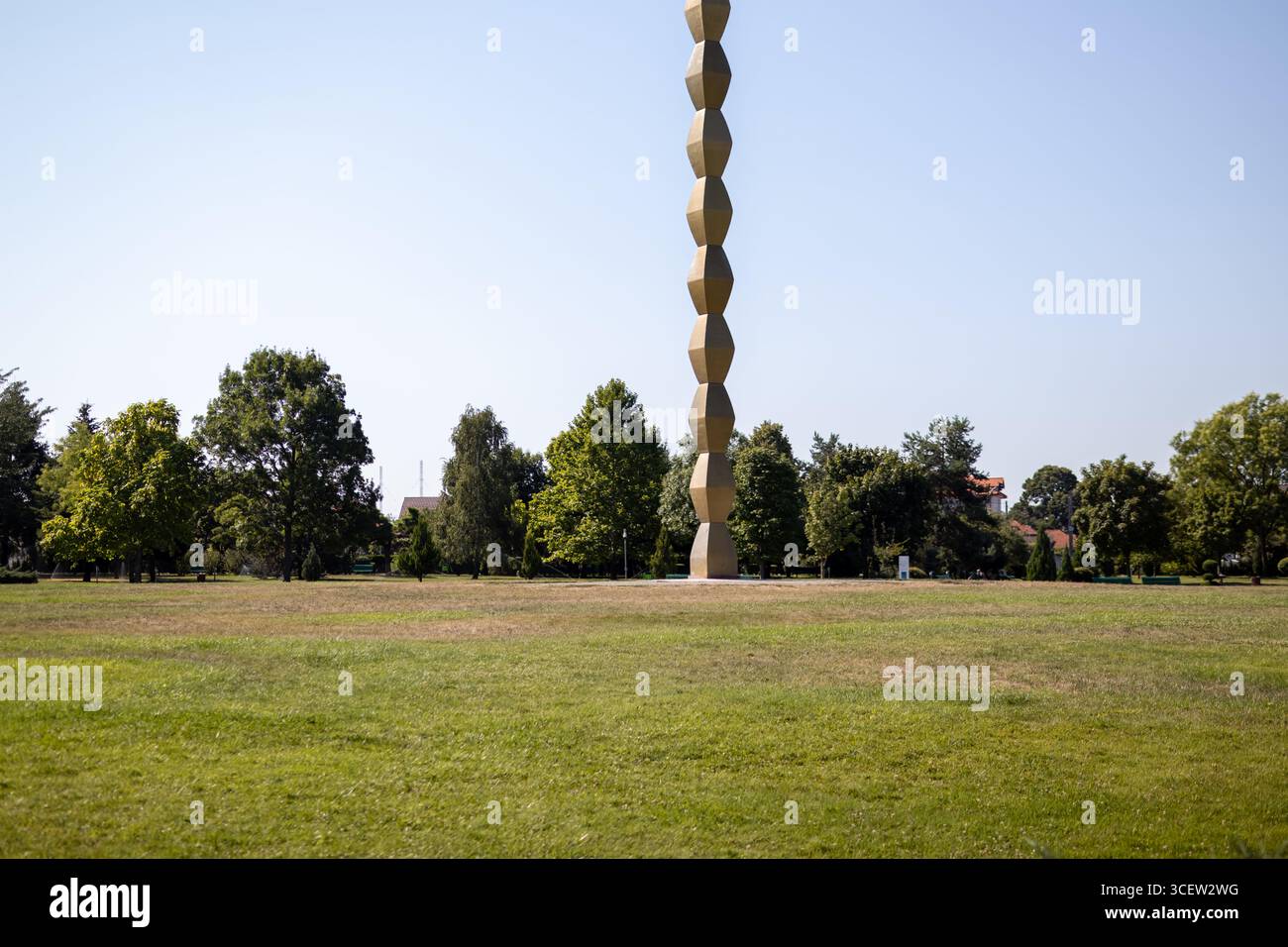 The Endless Column by Constantin Brancusi, part of the sculptural ...