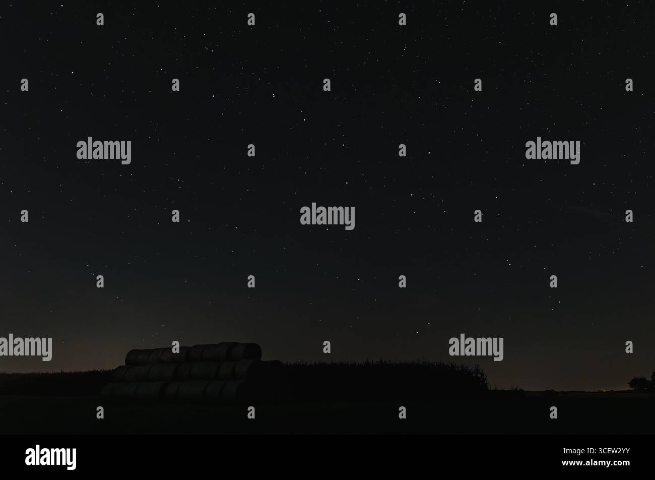 Night sky over fields hi-res stock photography and images - Alamy