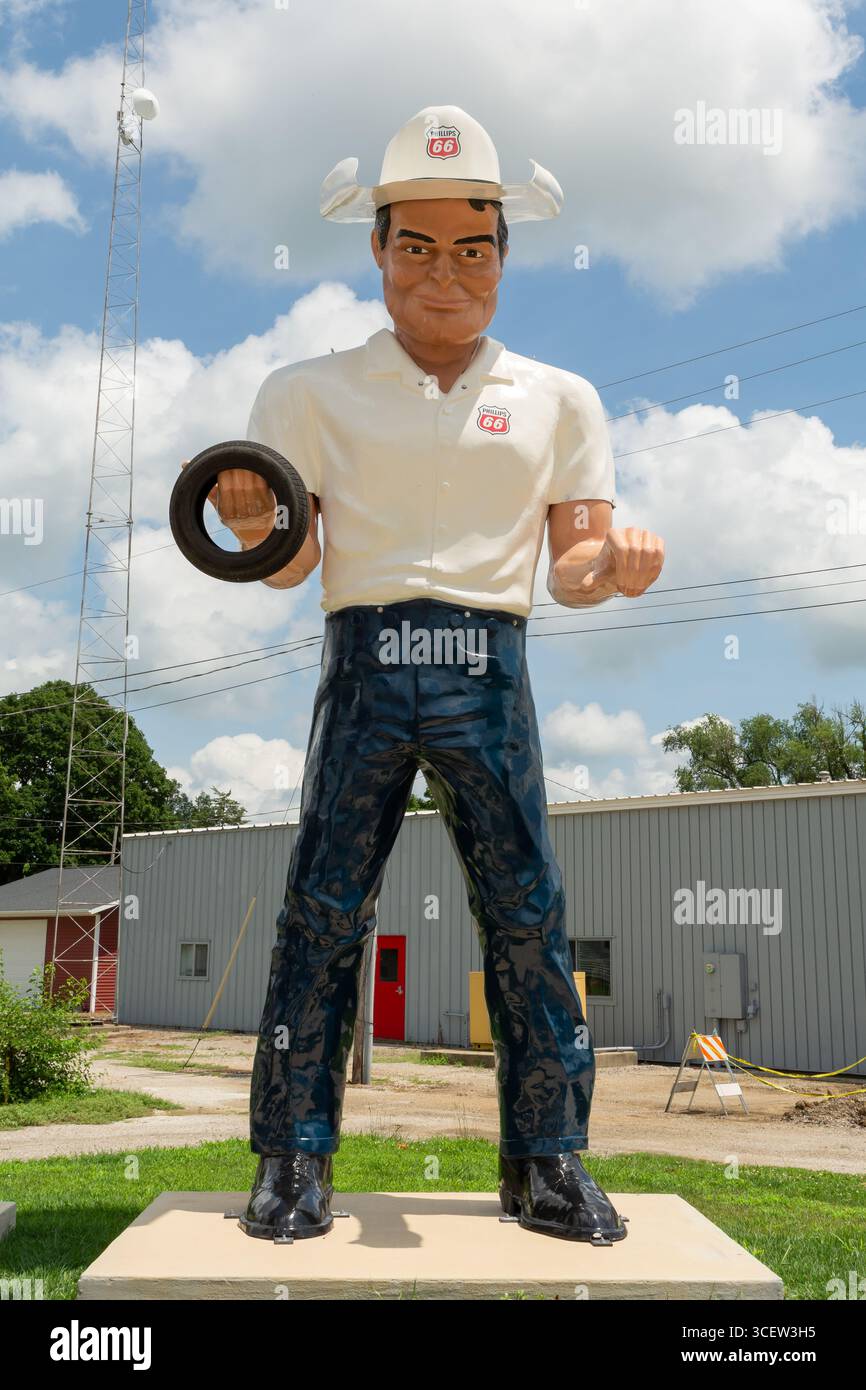 Atlanta, Illinois, USA - July 22nd 2025 - A fully restored Phillips 66 ...