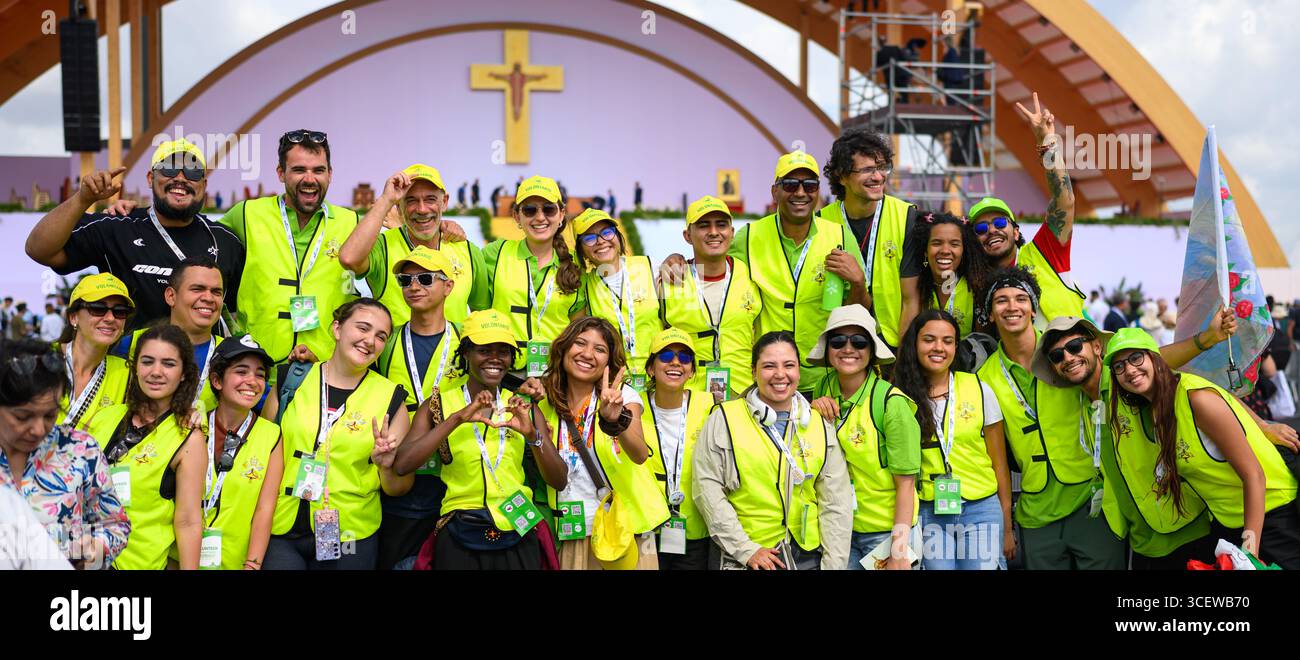 Jubilee of Youth volunteers posing for a group photo at the Tor Vergata ...