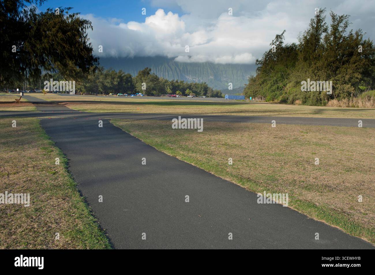 Koolau Mountains seen from Bellows Air Force Station, Waimanalo, Oahu ...