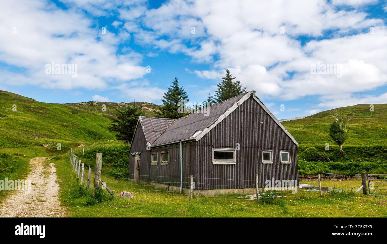 A house enroute to Bone Cave in Lairg, Scotland Stock Photo - Alamy