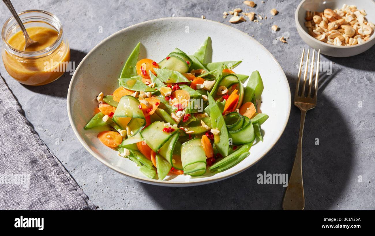 Cooking fresh salad family hi-res stock photography and images - Alamy