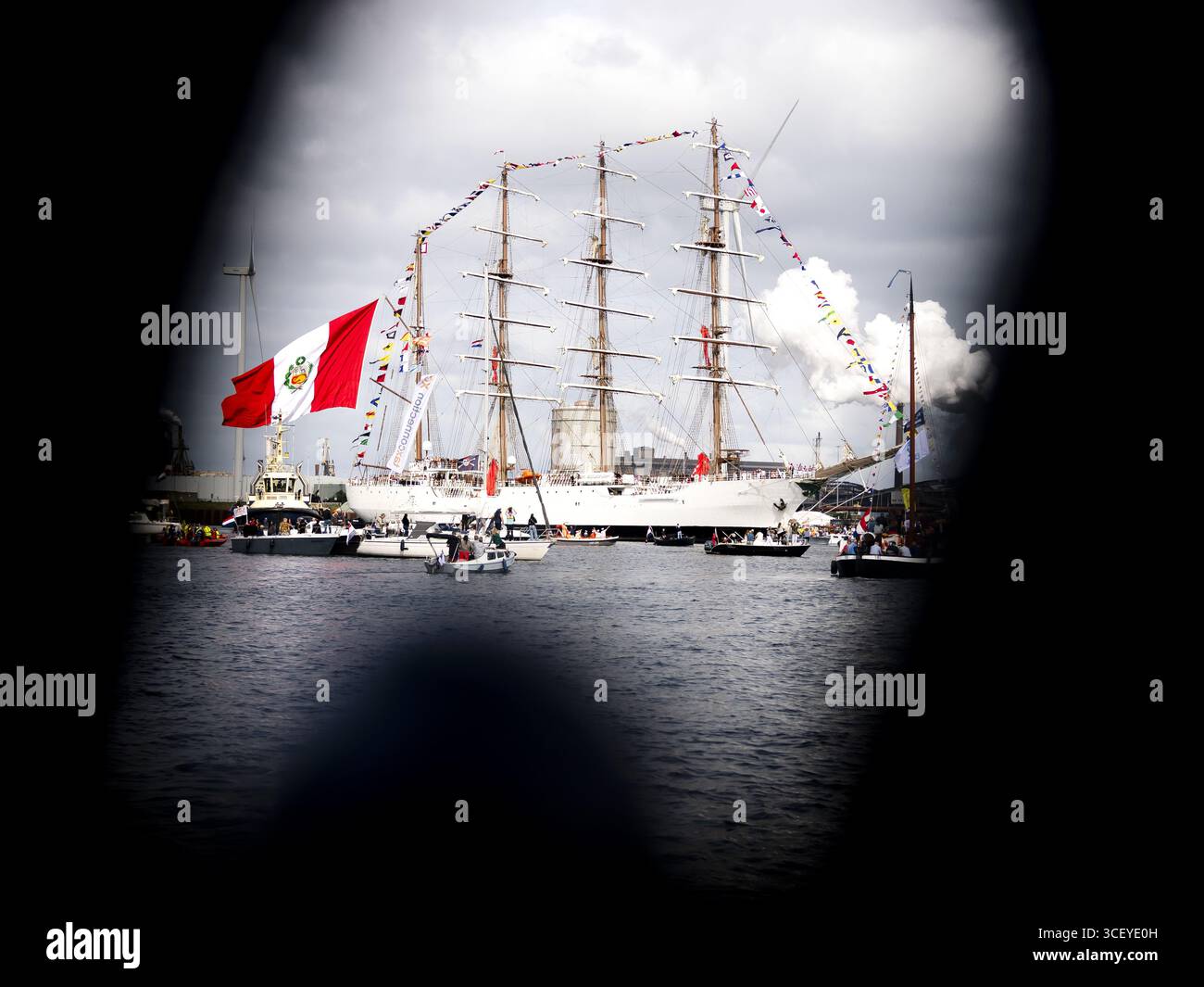 IJMUIDEN – The tall ship BAP Union from Peru during the SAIL-In Parade ...