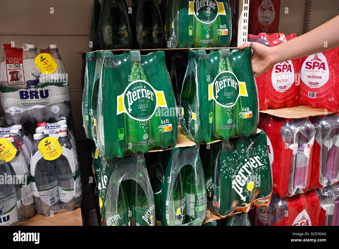 Six-packs of mineral water in a grocery store Stock Photo - Alamy