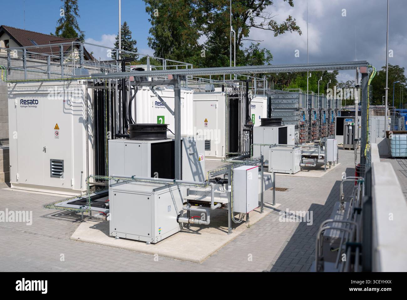 20 August 2025, Brandenburg, Basdorf: There is a hydrogen filling ...