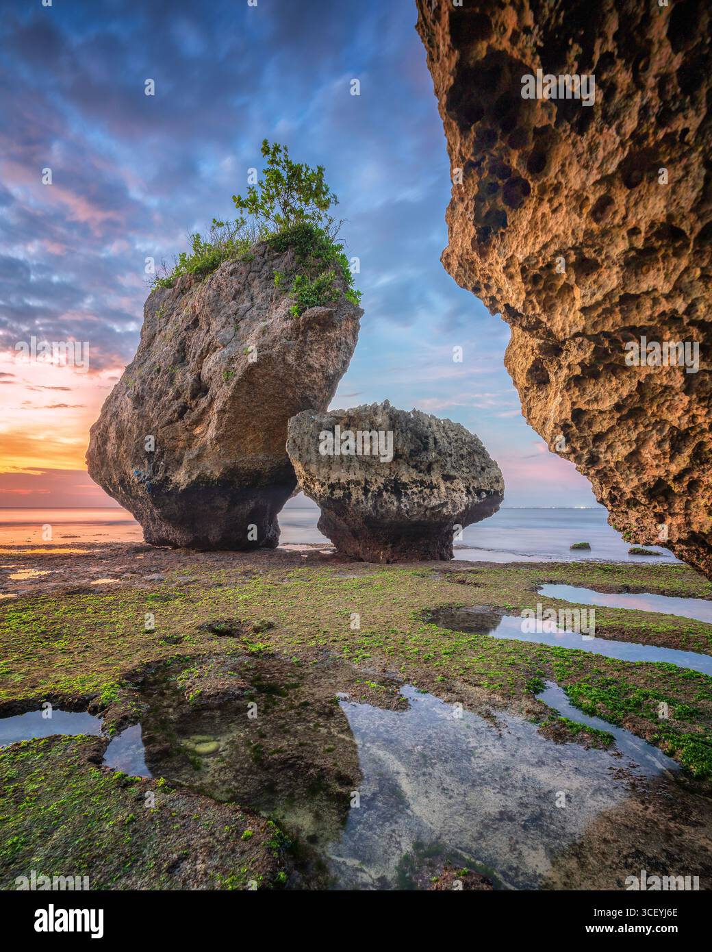 Stunning sunset colors hi-res stock photography and images - Alamy