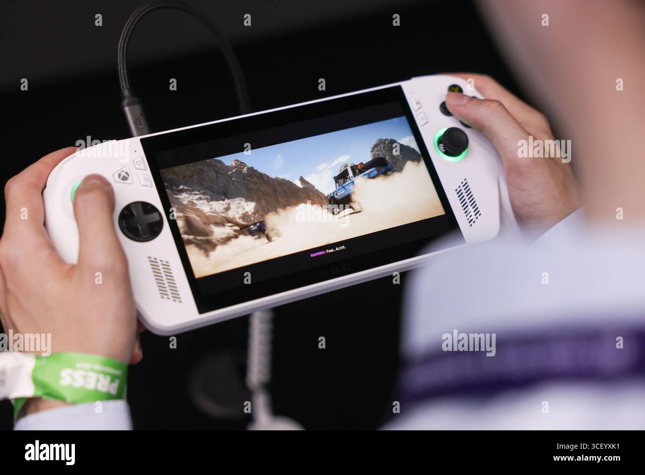 Rog xbox ally hi-res stock photography and images - Alamy