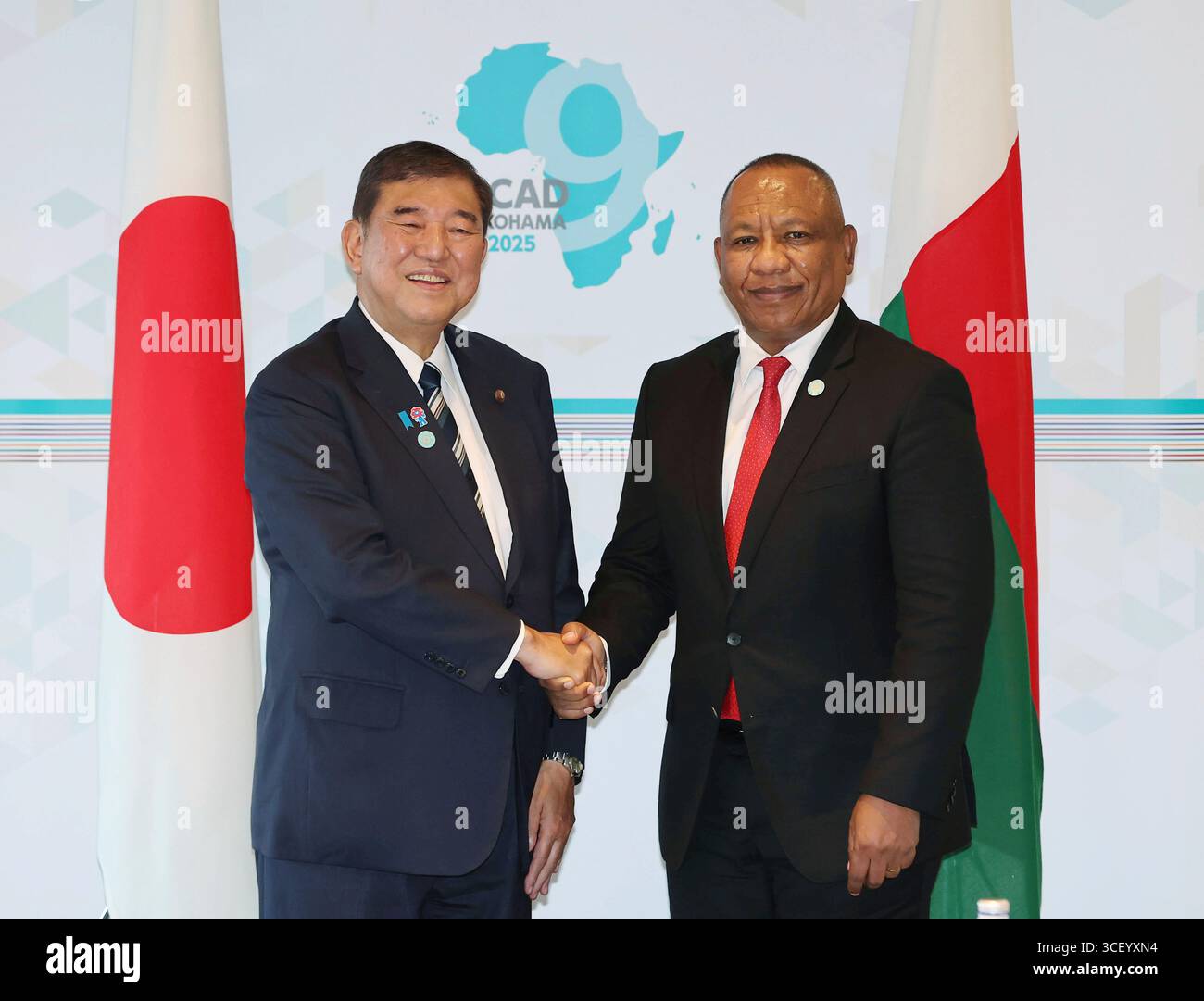 Japanese Prime Minister Shigeru ISHIBA (L) and Madagascar's Prime ...