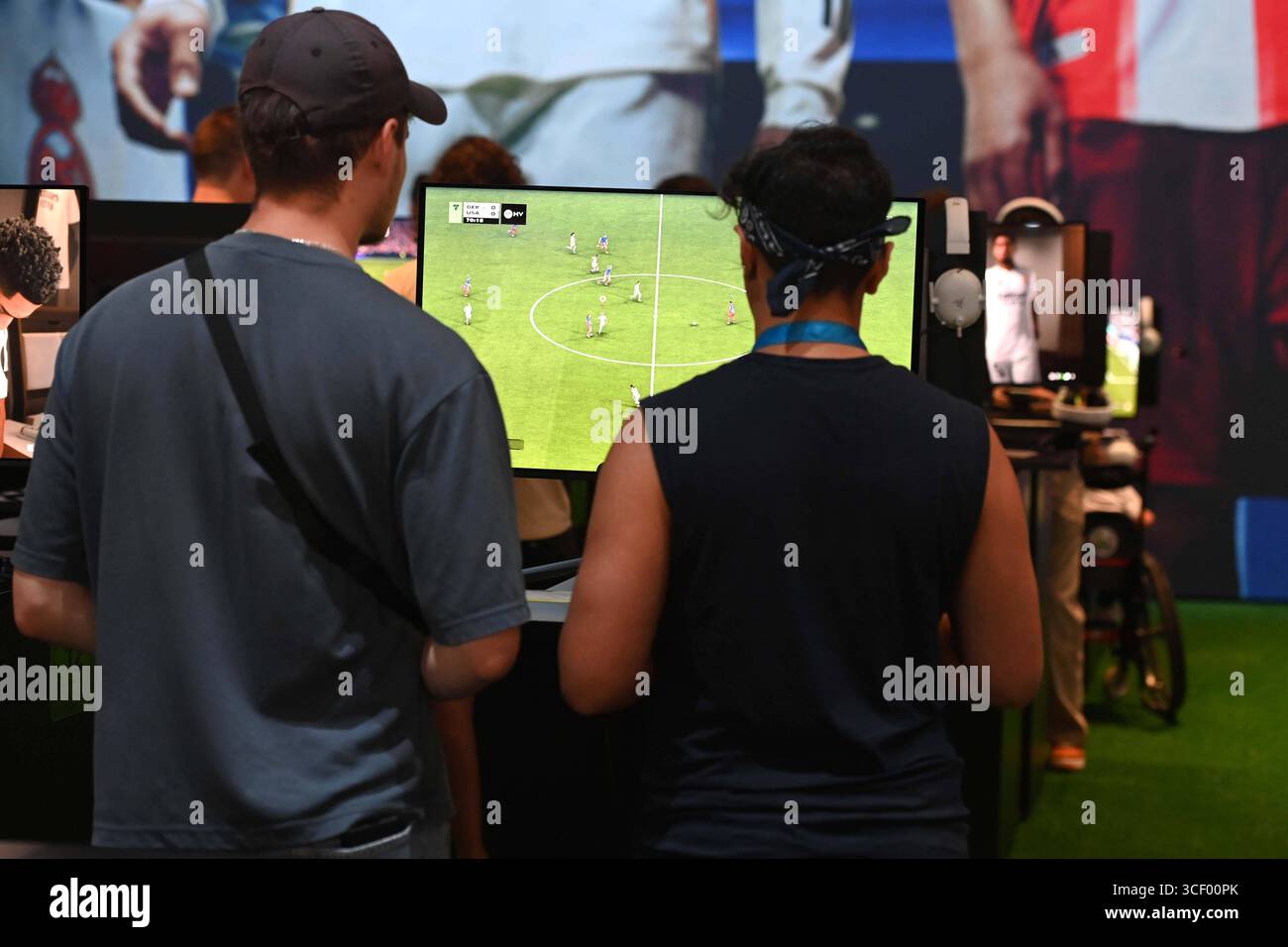 Spieler an Konsolen, Automaten, Computern, Symbolfoto, Feature, Messe ...