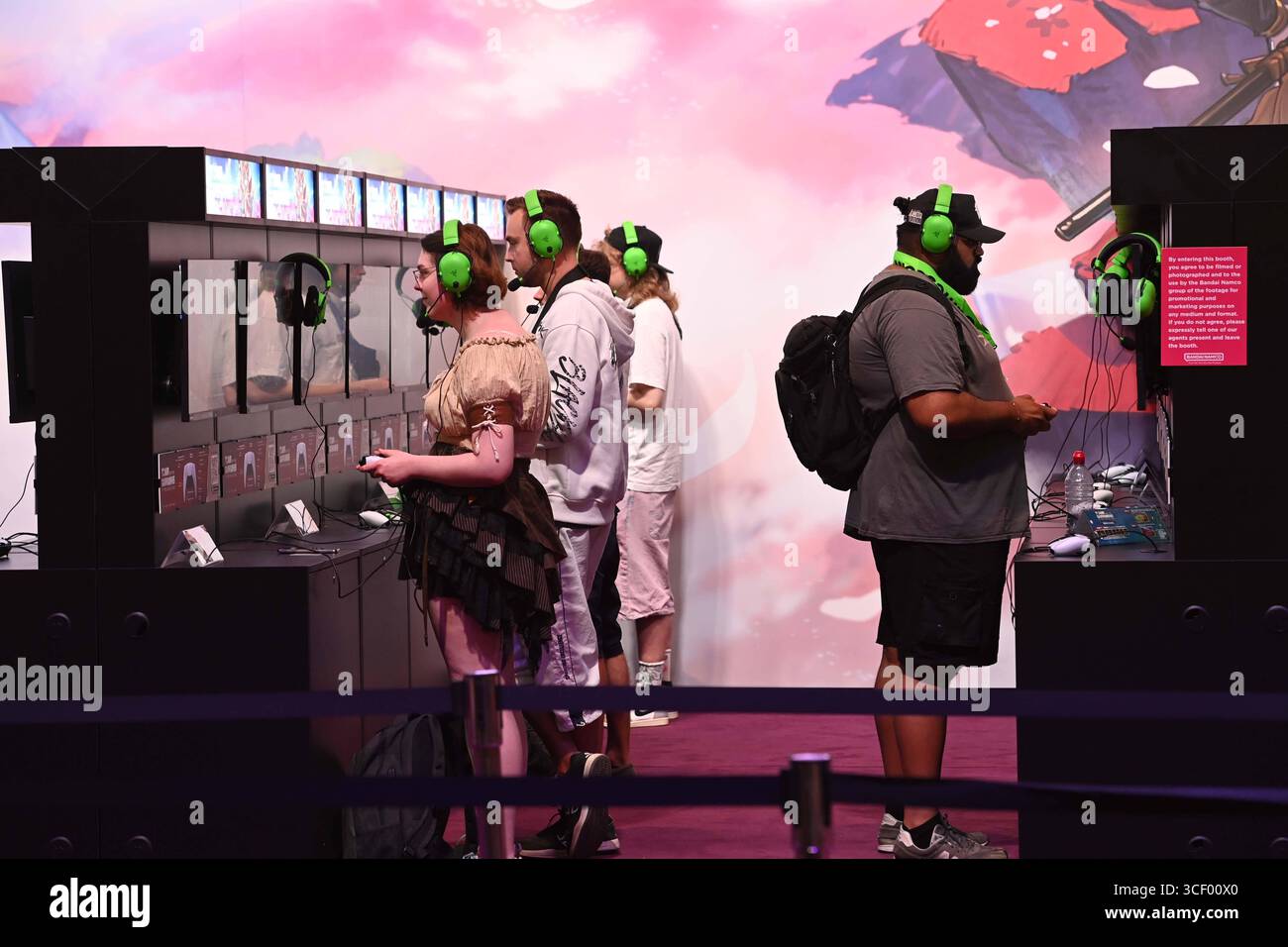 Spieler an Konsolen, Automaten, Computern, Symbolfoto, Feature, Messe ...