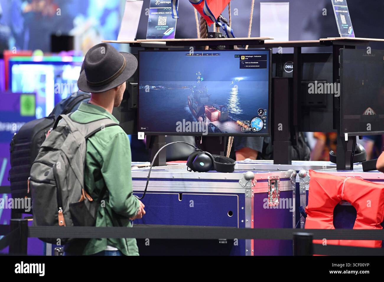 Spieler an Konsolen, Automaten, Computern, Symbolfoto, Feature, Messe ...