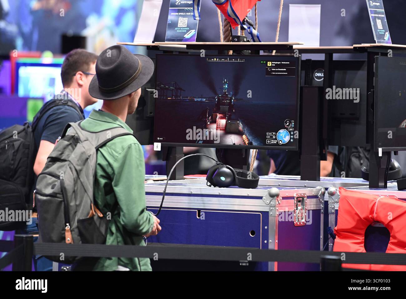 Spieler an Konsolen, Automaten, Computern, Symbolfoto, Feature, Messe ...