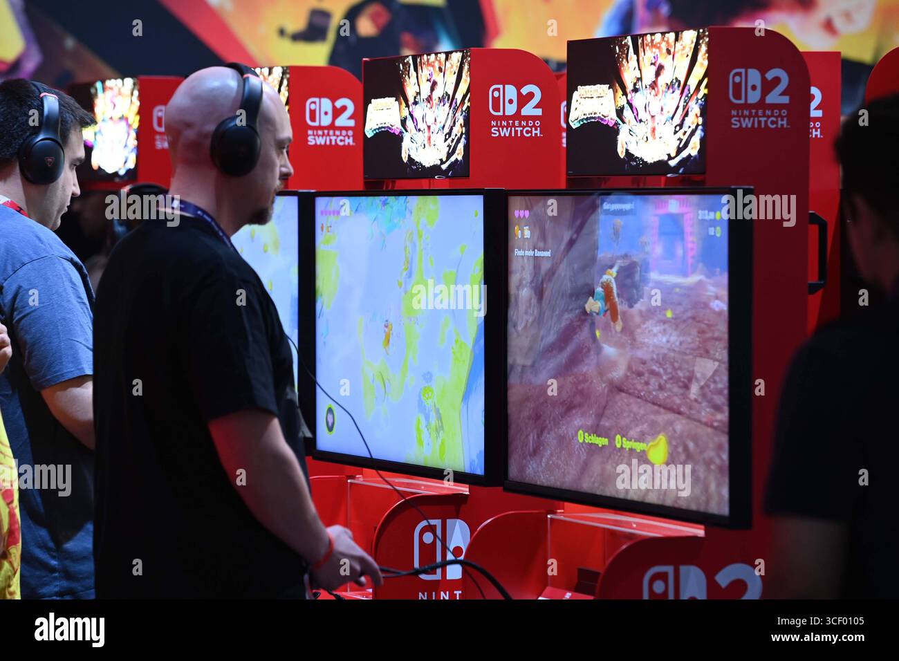 Spieler an Konsolen, Automaten, Computern, Symbolfoto, Feature, Messe ...