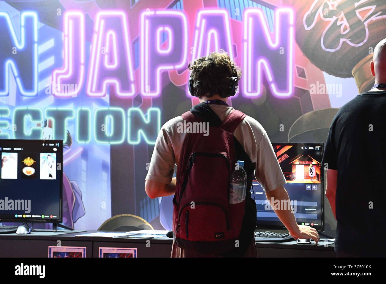 Spieler an Konsolen, Automaten, Computern, Symbolfoto, Feature, Messe ...