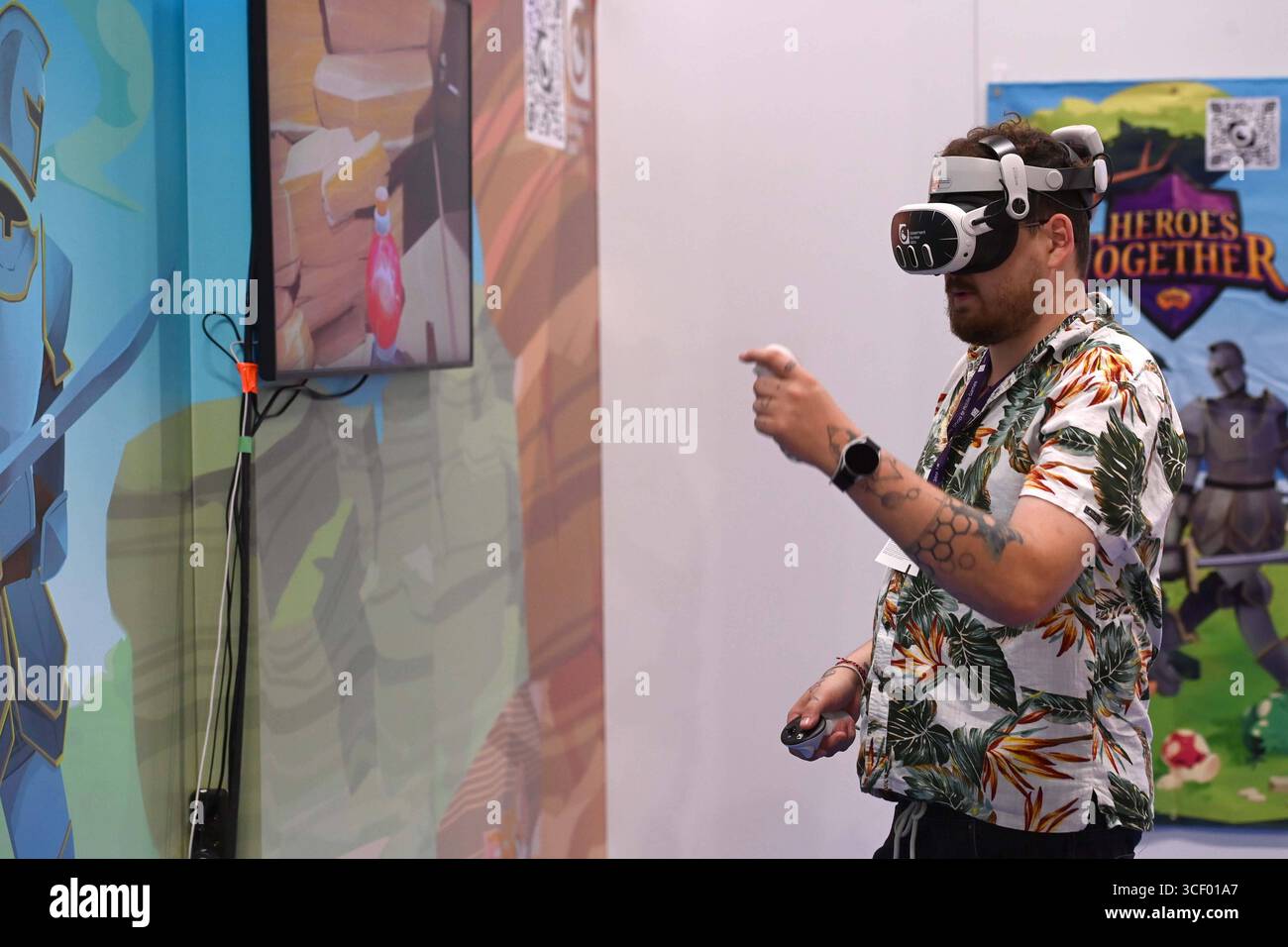 Spieler mit einer VR-Brille, Virtual Reality, Feature, Symbolfoto ...