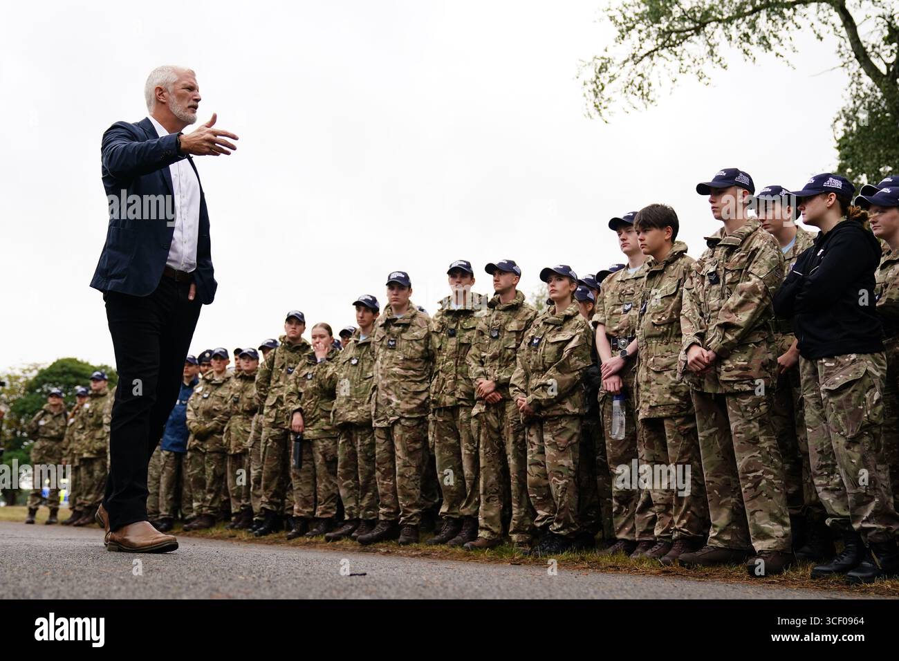 Minister for Veterans and People, Al Carns speaking to cadets as he ...