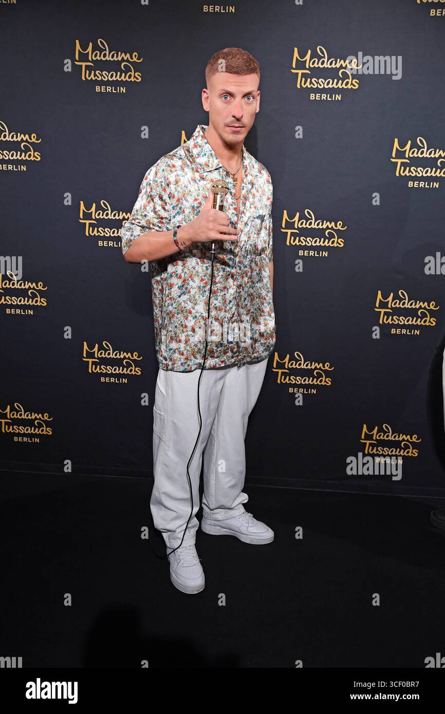 Wachsfigur - ENTHÜLLUNG DER NEUEN WACHSFIGUR VON FELIX LOBRECHT bei ...