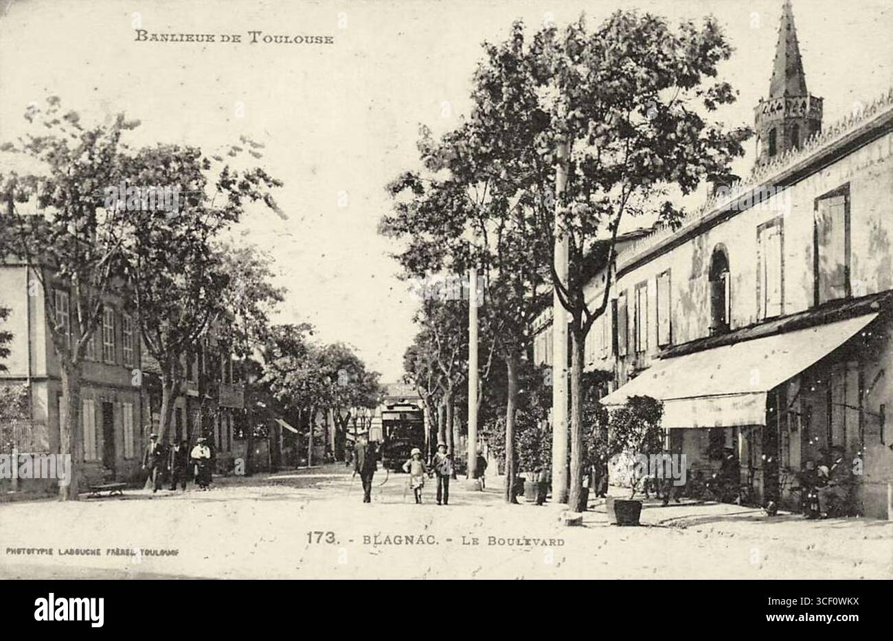 This photograph from between 1900 and 1910 shows the Boulevard and ...