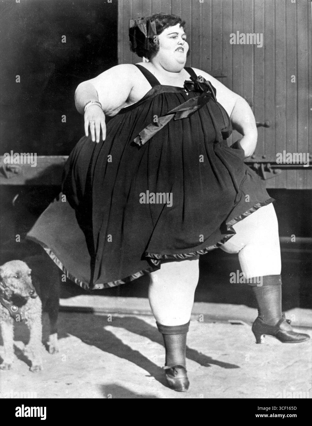 This photograph from 1925 shows Alice Foulton, the heaviest woman in ...