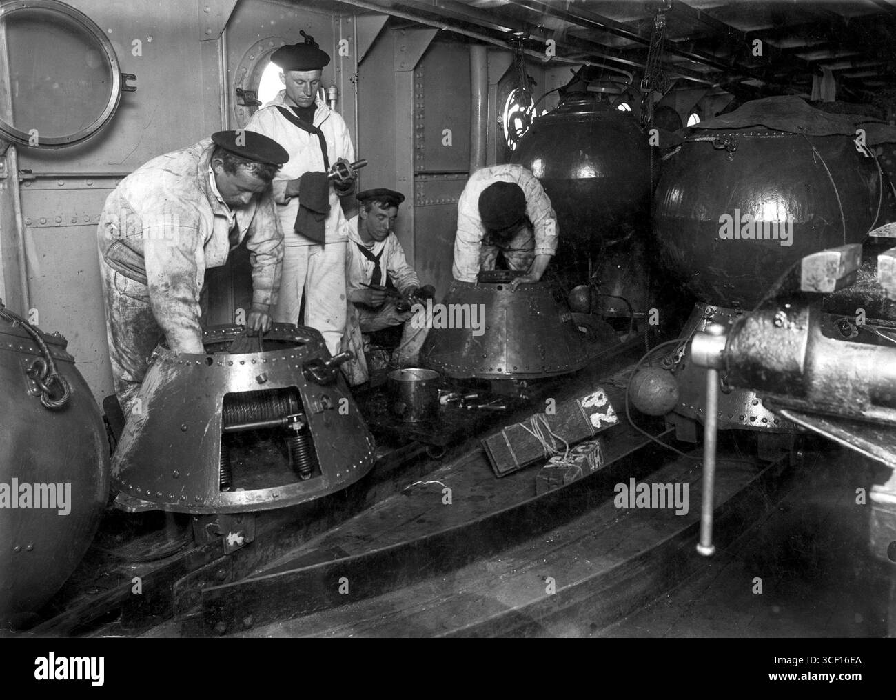 Naval operations 1918 Black and White Stock Photos & Images - Alamy