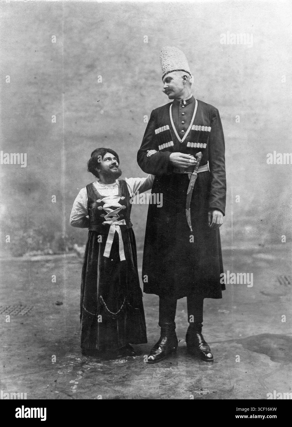 Bodily differences in circus hi-res stock photography and images - Alamy