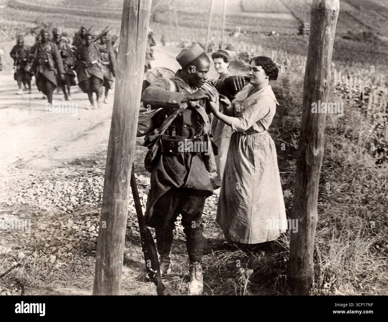Women world war i trenches hi-res stock photography and images - Alamy