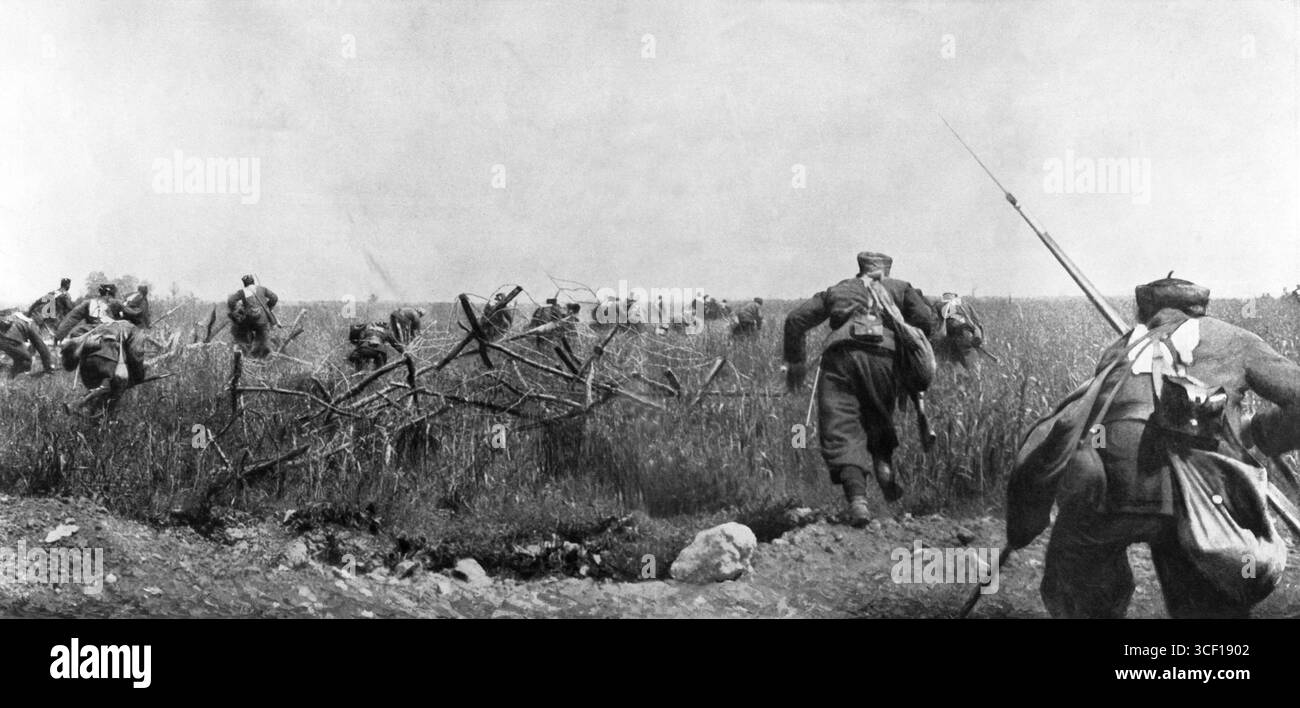 A photograph from June 7, 1915, showing Zoeaven soldiers advancing ...