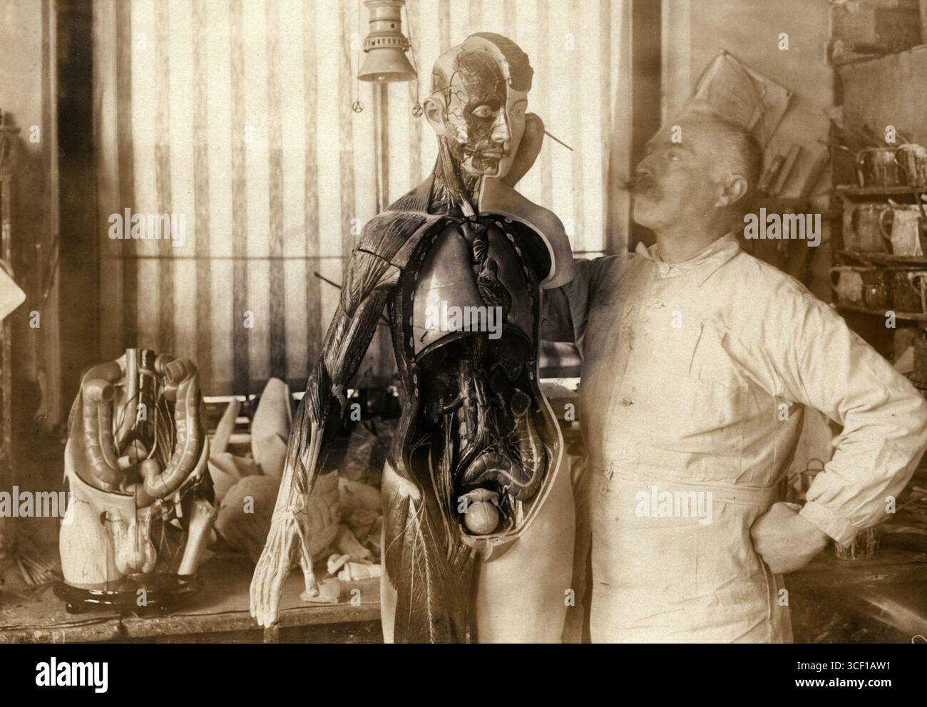 In 1922, study models were being created for the De Mensch exhibition ...