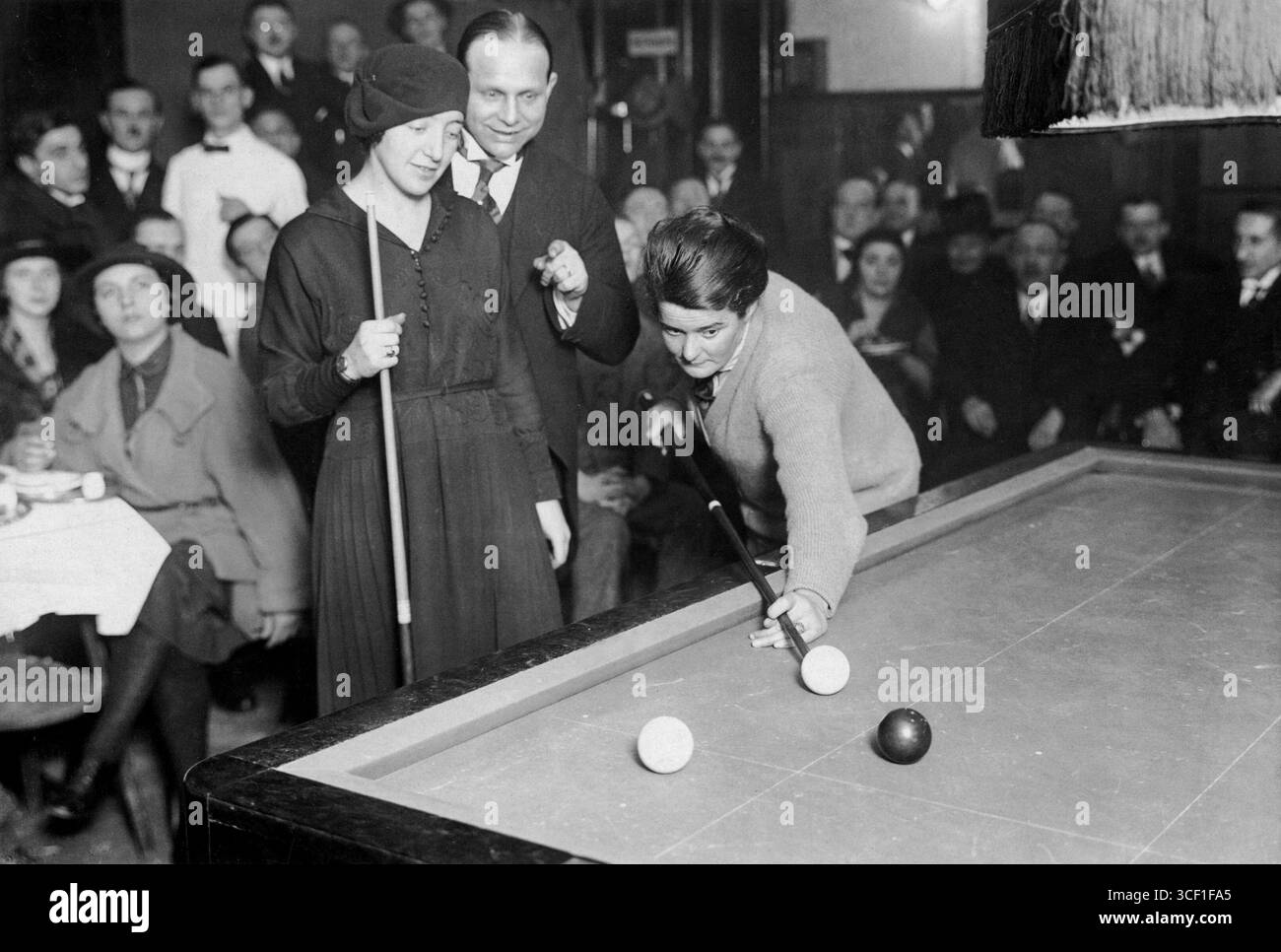 Female billiards champion hi-res stock photography and images - Alamy
