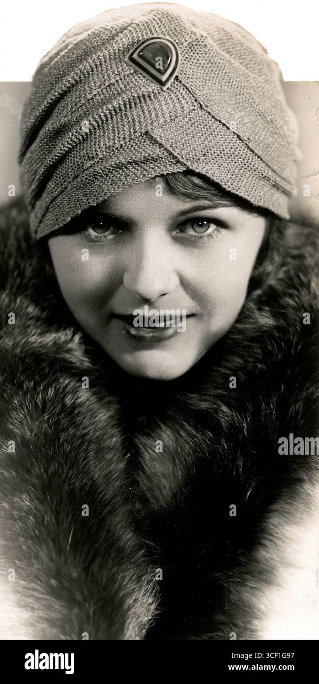 1920s fashion model turban hi-res stock photography and images - Alamy
