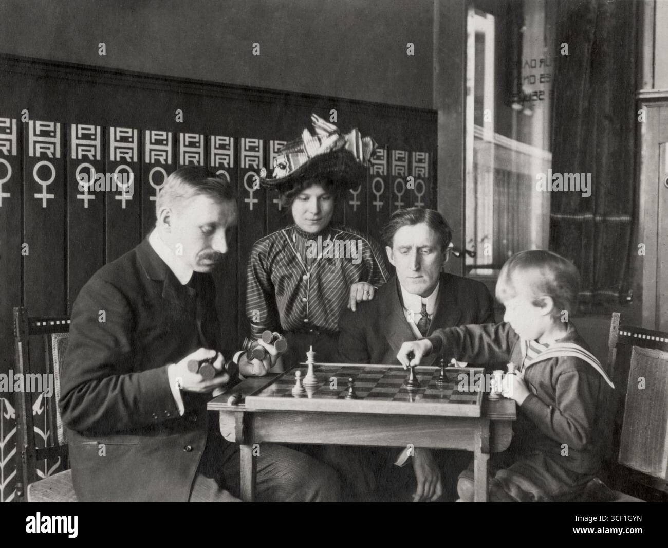 In March 1911, American chess champion Marshal watches a chess match ...