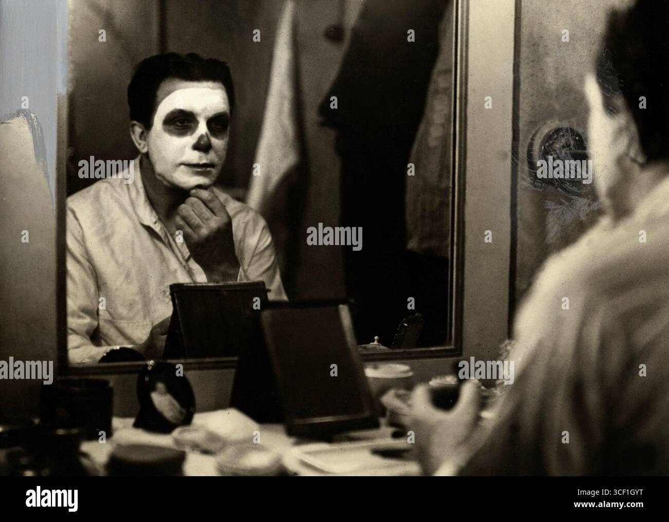 Dutch actor Cor van der Lugt Melsert (1882-1969) gazes at his ...